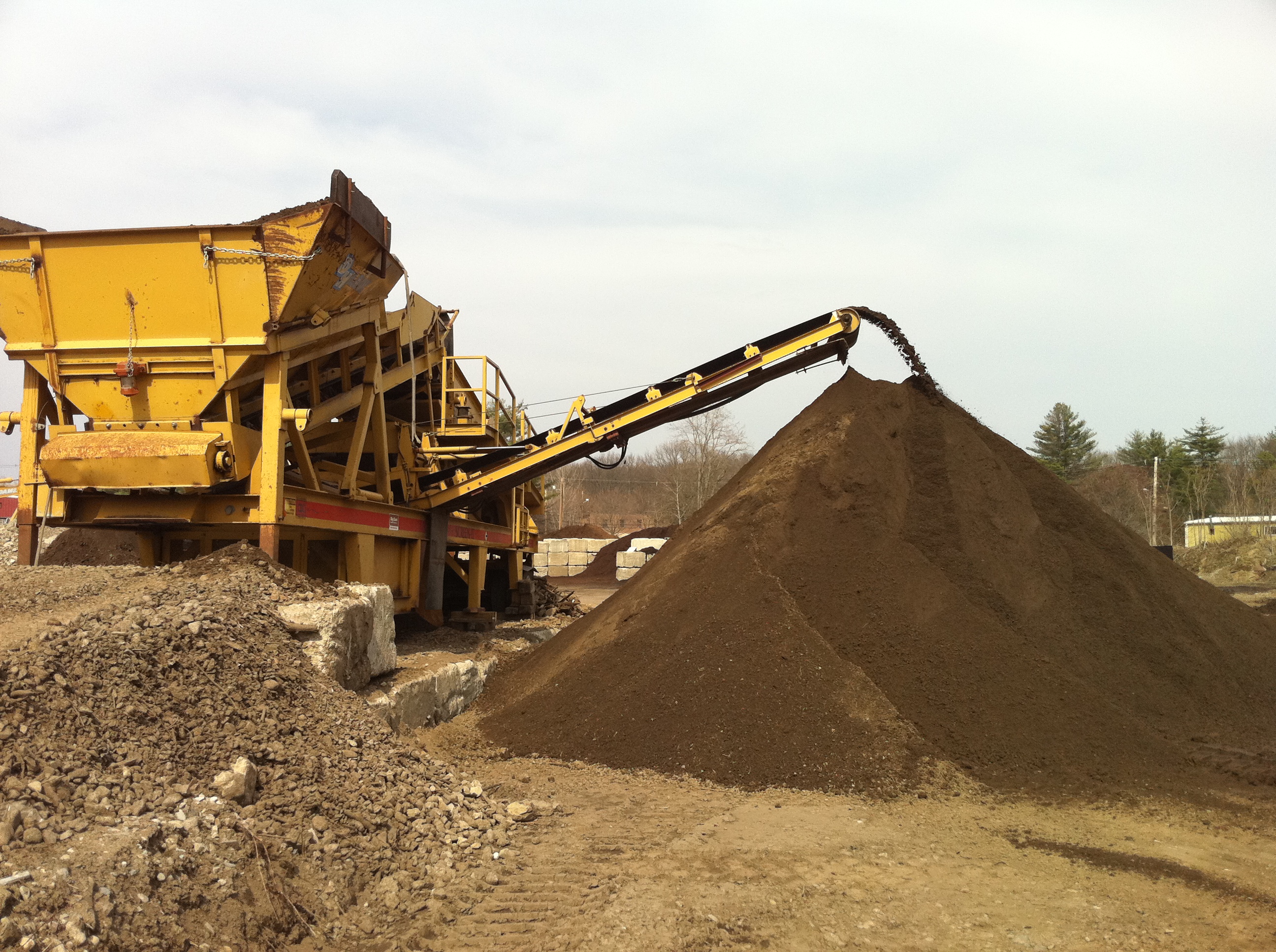 Screened Loam Soil Products Produced in Concord, MA | DHLoam